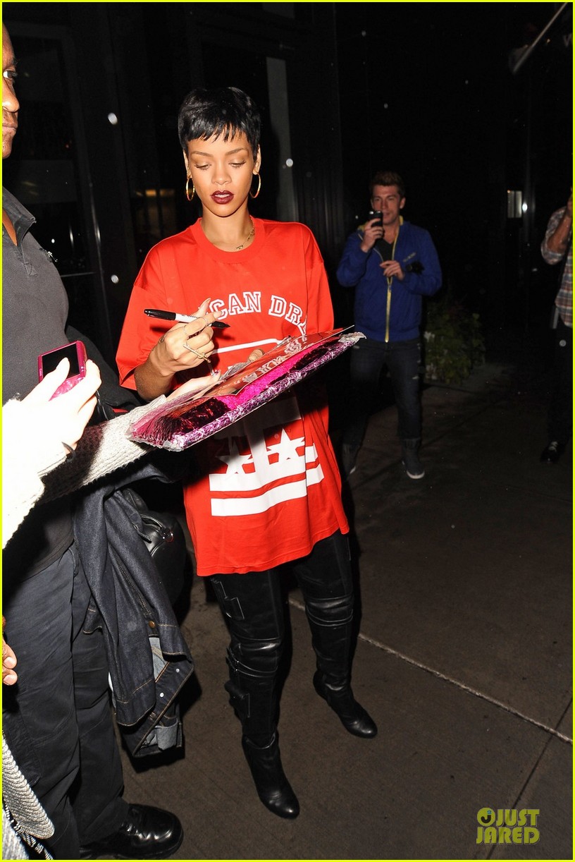 Rihanna: 'Victoria's Secret' Fashion Show Performer!: Photo 2732043 ...