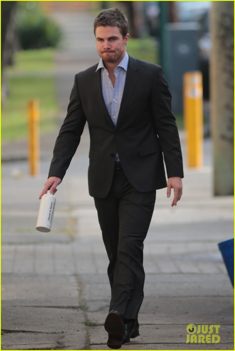 Stephen Amell: New 'Arrow' Poster: Photo 2745055 | Katie Cassidy ...