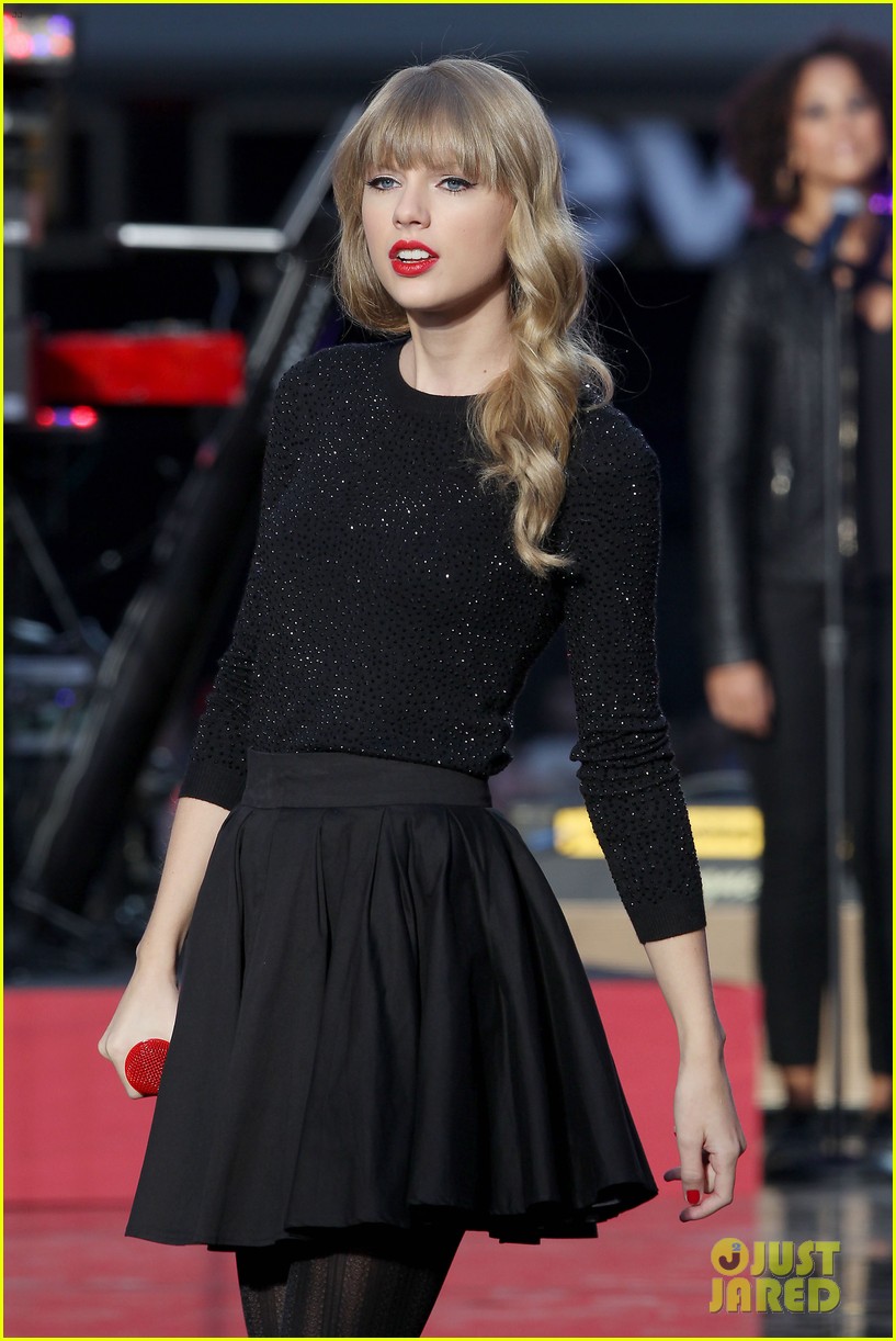 Taylor Swift: 'Good Morning America' Concert - Watch Now!: Photo ...