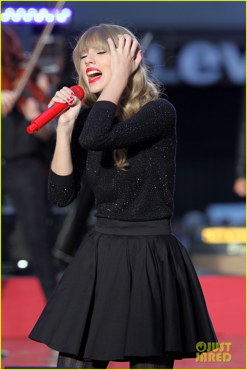 Taylor Swift: 'Good Morning America' Concert - Watch Now!: Photo ...