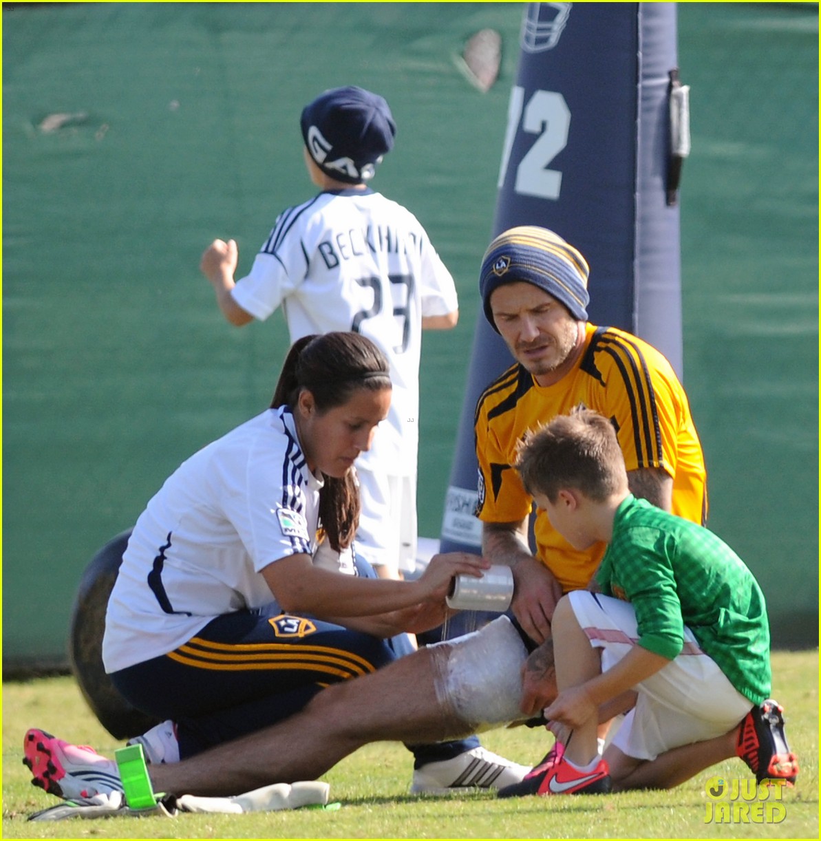 David & Victoria Beckham Depart LAX with the Kids: Photo 2762437 ...