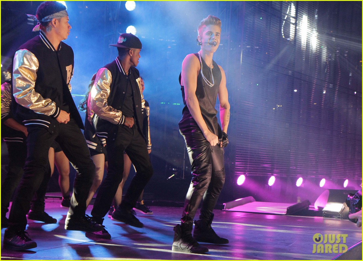 Justin Bieber: Grey Cup Performance - Watch Now!: Photo 2764110 ...