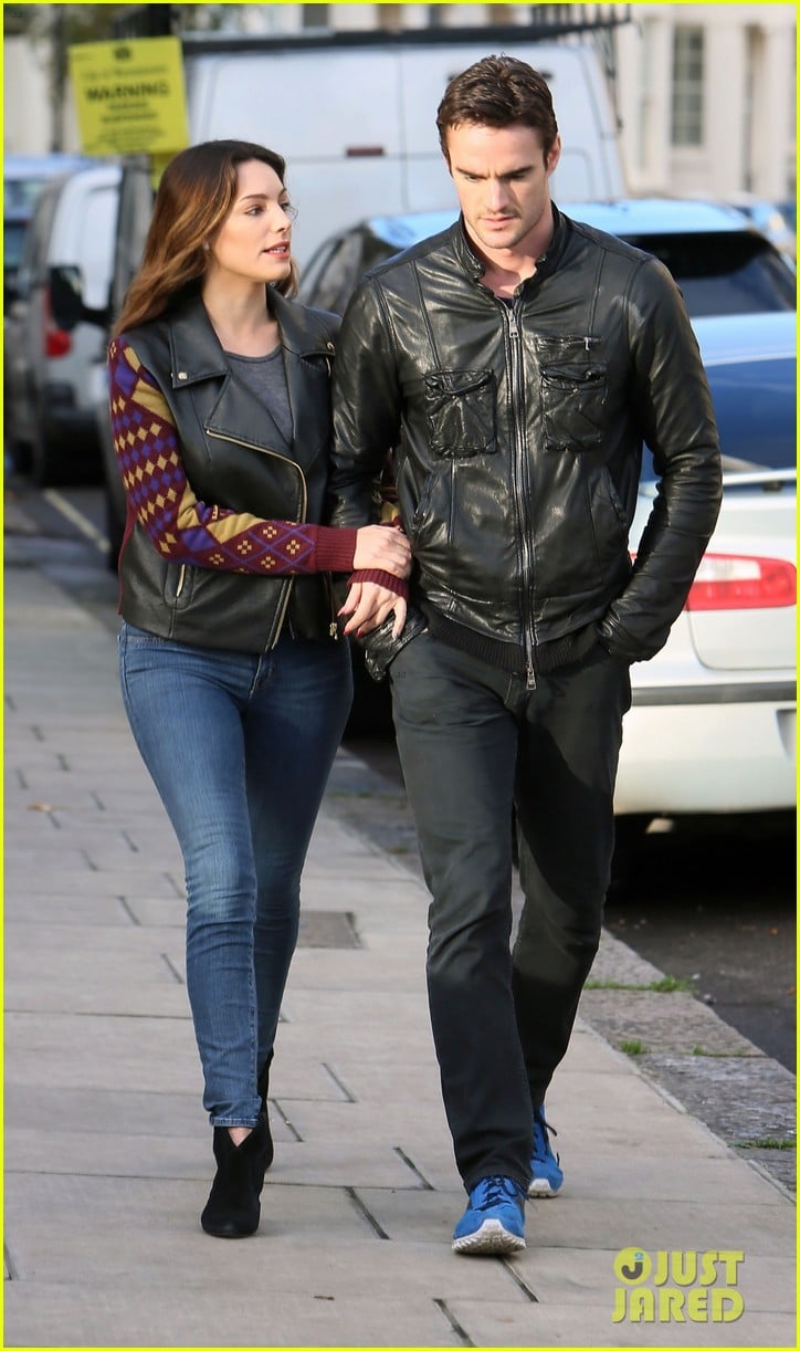 Kelly Brook: Birthday Stroll with Boyfriend Thom Evans!: Photo 2762994 ...