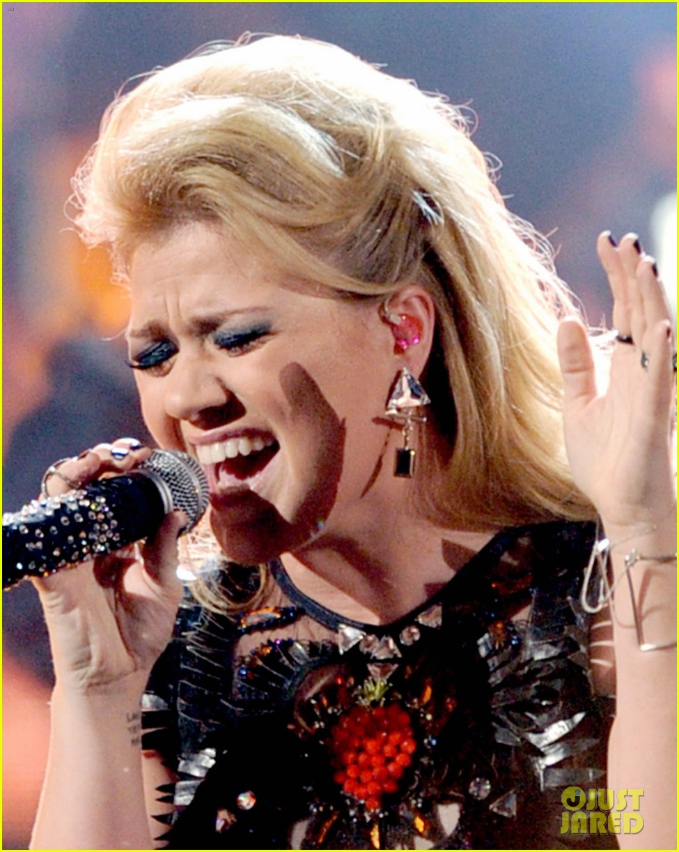 Kelly Clarkson's Greatest Hits AMAs Performance - Watch Now!: Photo ...