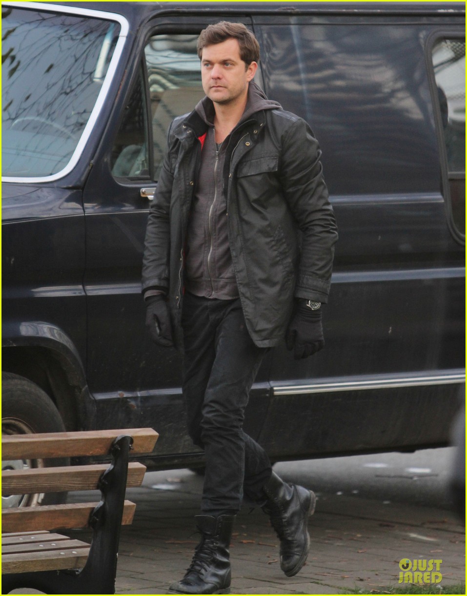 Joshua Jackson: 'Fringe' Water Scenes!: Photo 2765005 | Anna Torv ...