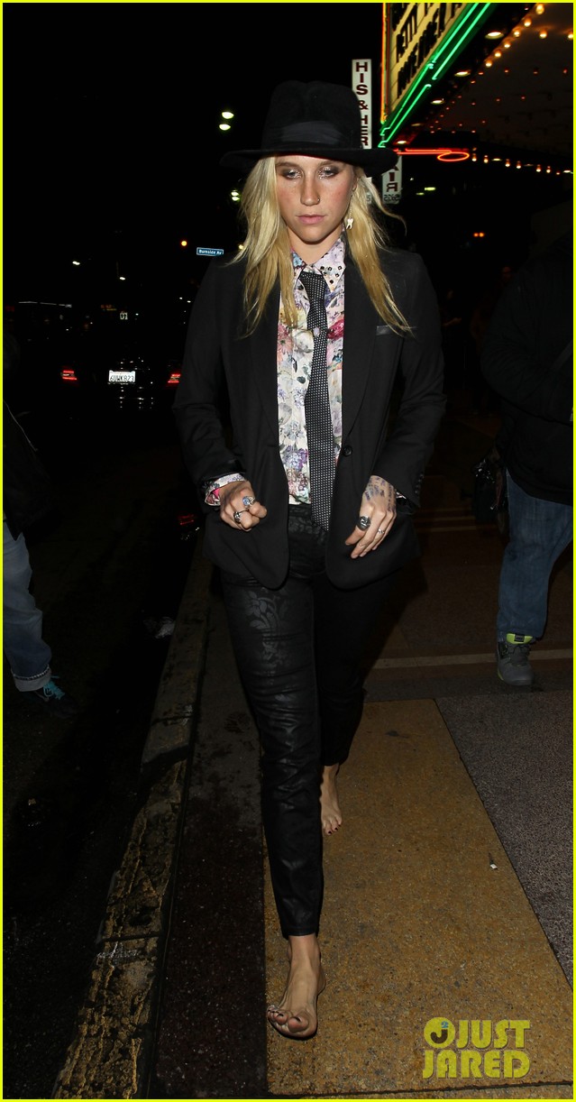 Ke$ha: Barefoot at Petty Fest!: Photo 2758225 | Kesha Photos | Just ...