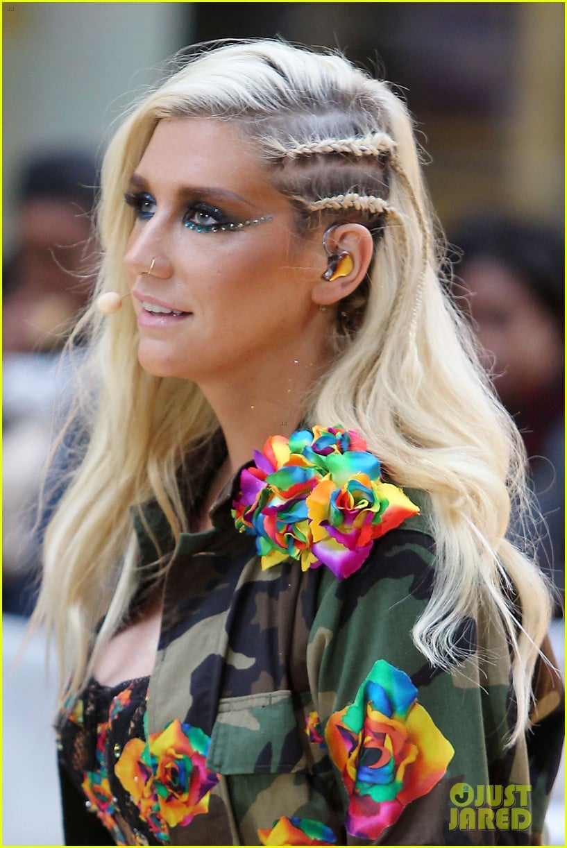 Ke$ha's 'Today Show' Concert - Watch Now!: Photo 2761397 | Kesha ...