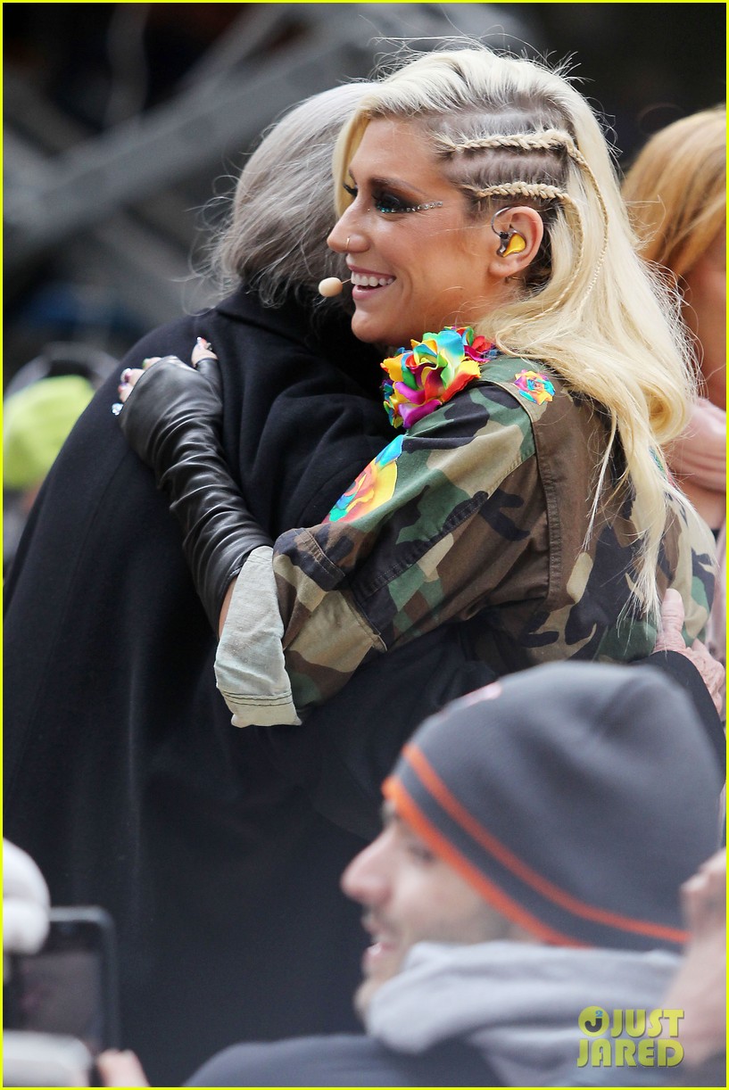Ke$ha's 'Today Show' Concert - Watch Now!: Photo 2761401 | Kesha Photos ...