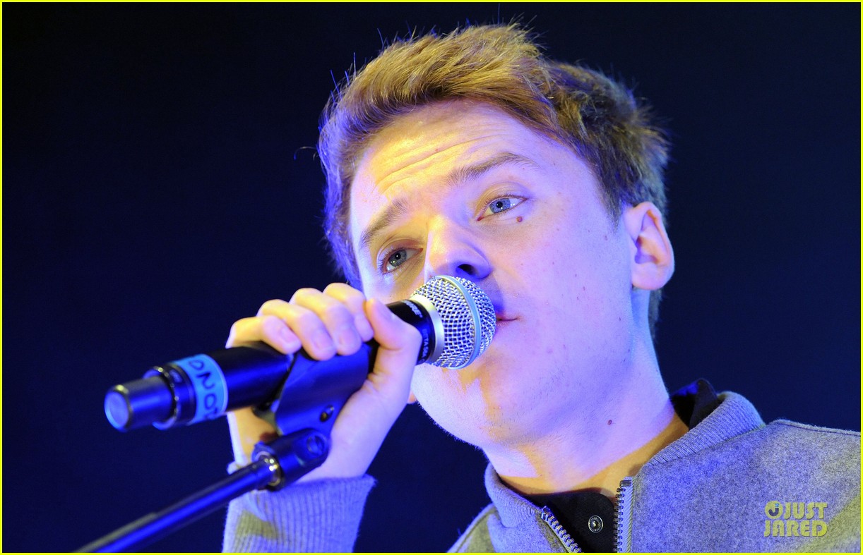 Conor Maynard: Bluewater Christmas Lights Performer!: Photo 2759554 ...