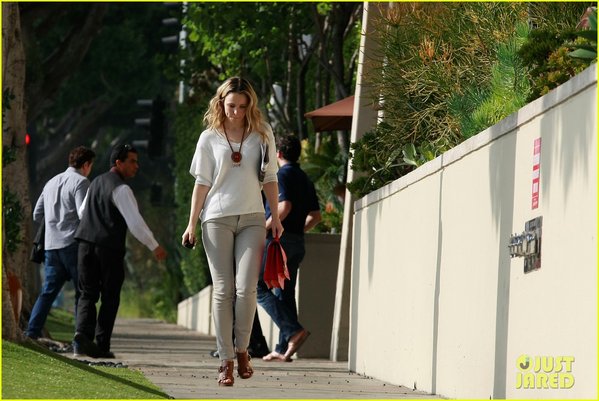 Rachel McAdams & Seth MacFarlane: L'Ermitage Hotel Run-in!: Photo ...