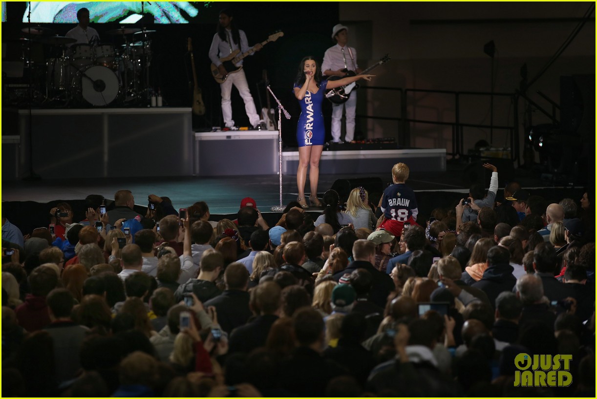 Katy Perry: Obama Rally in Milwaukee!: Photo 2750537 | Barack Obama ...