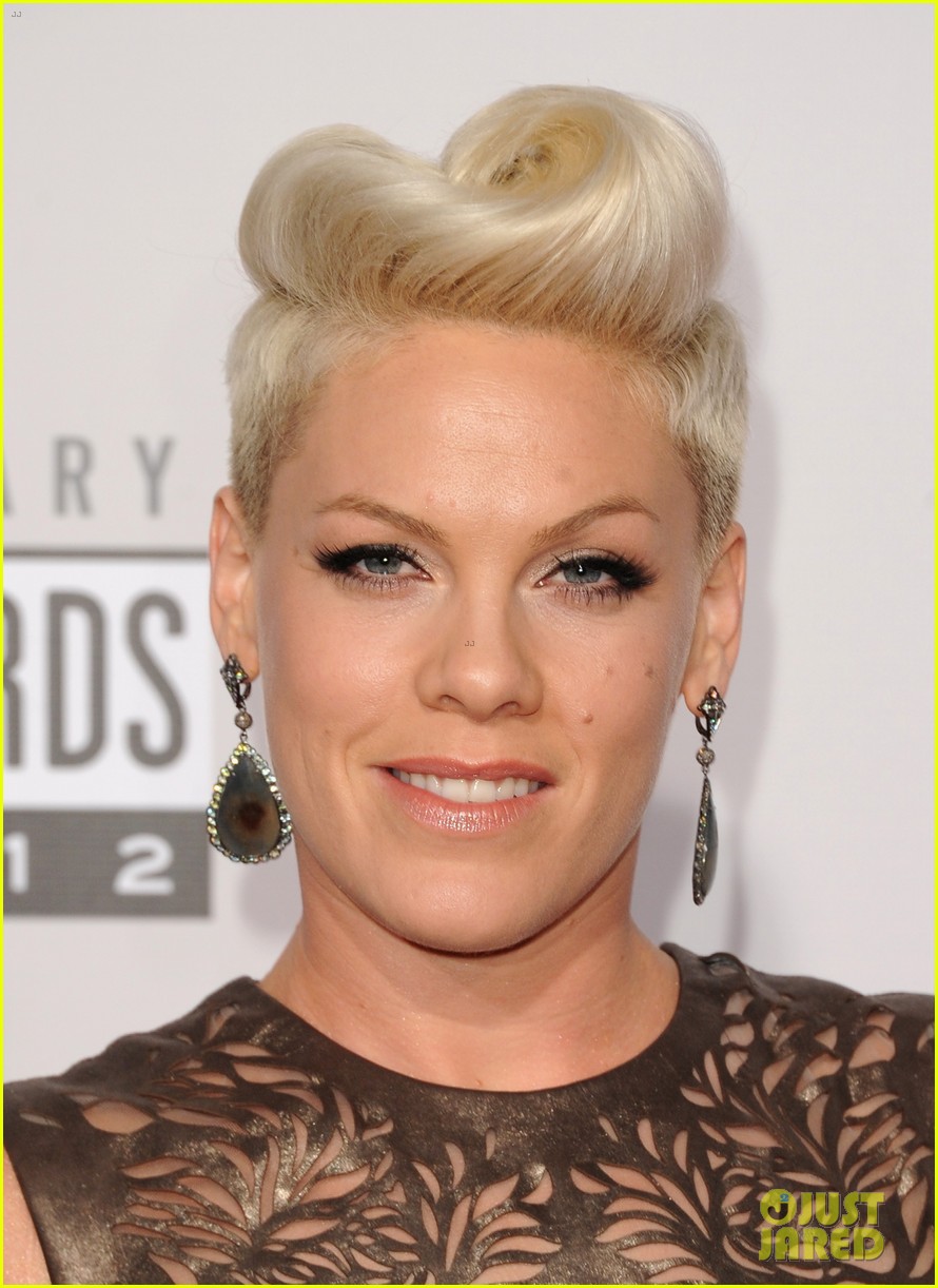 Pink & Carey Hart - AMAs 2012 Red Carpet: Photo 2760164 | Carey Hart ...