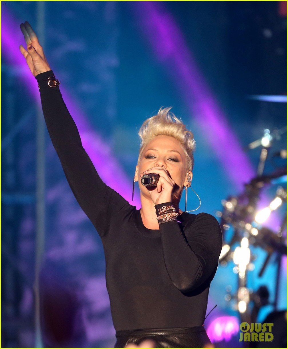 Pink & Rita Wilson: St. John's Power of Pink Fundraiser!: Photo 2756492 ...