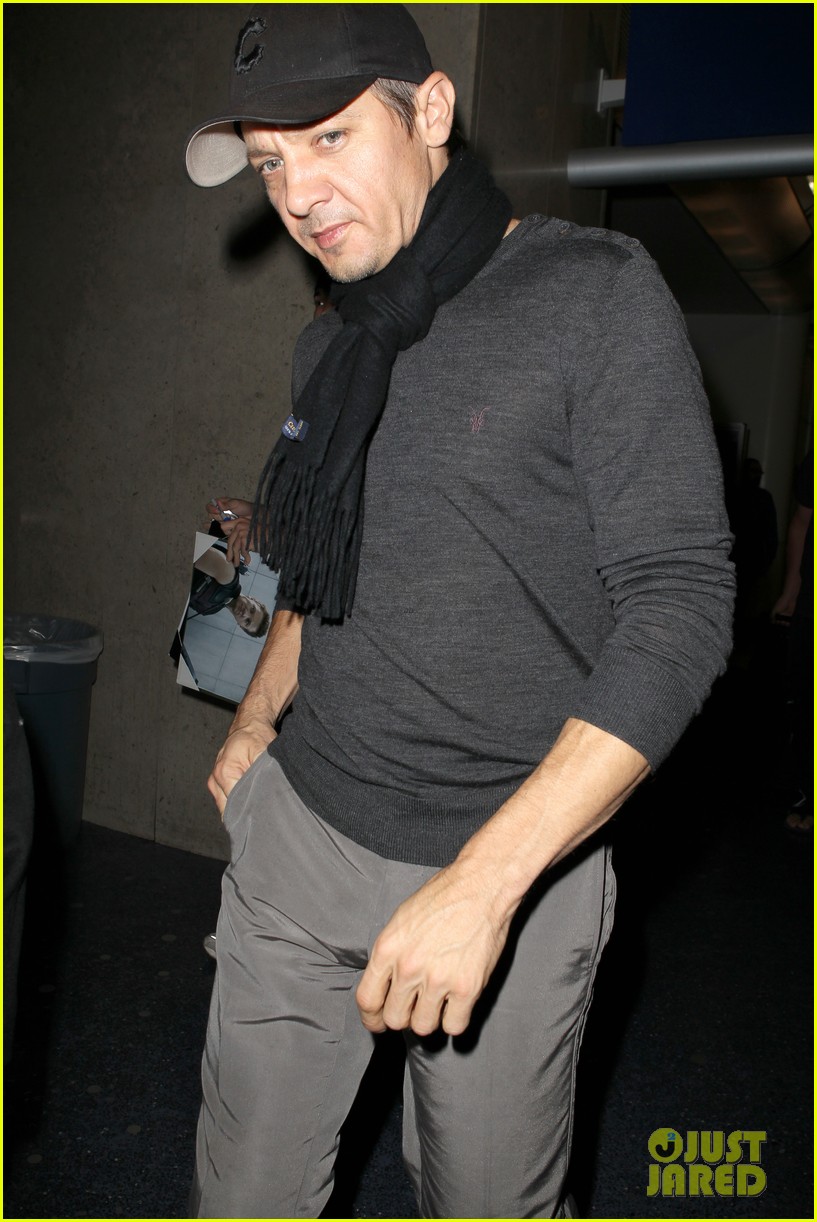 Jeremy Renner: 'SNL' Hosting Gig Brings in Solid Ratings!: Photo ...