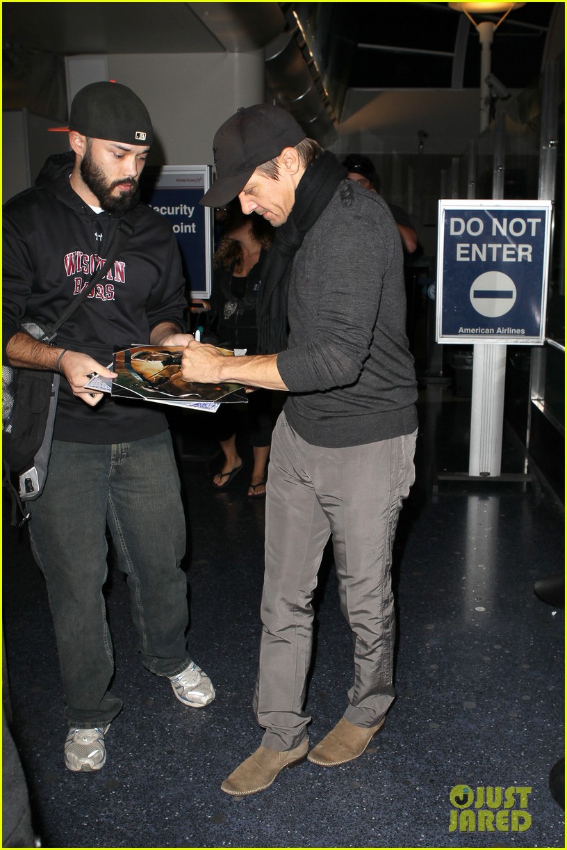 Jeremy Renner: 'SNL' Hosting Gig Brings in Solid Ratings!: Photo ...