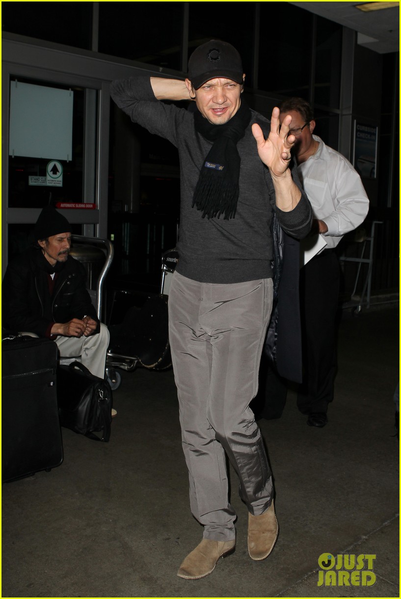 Jeremy Renner: 'SNL' Hosting Gig Brings in Solid Ratings!: Photo ...