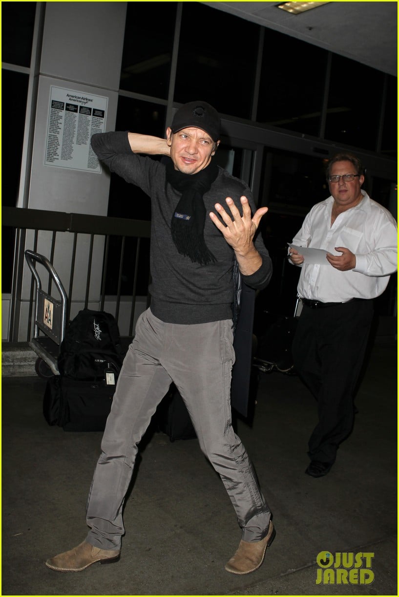 Jeremy Renner: 'SNL' Hosting Gig Brings in Solid Ratings!: Photo ...