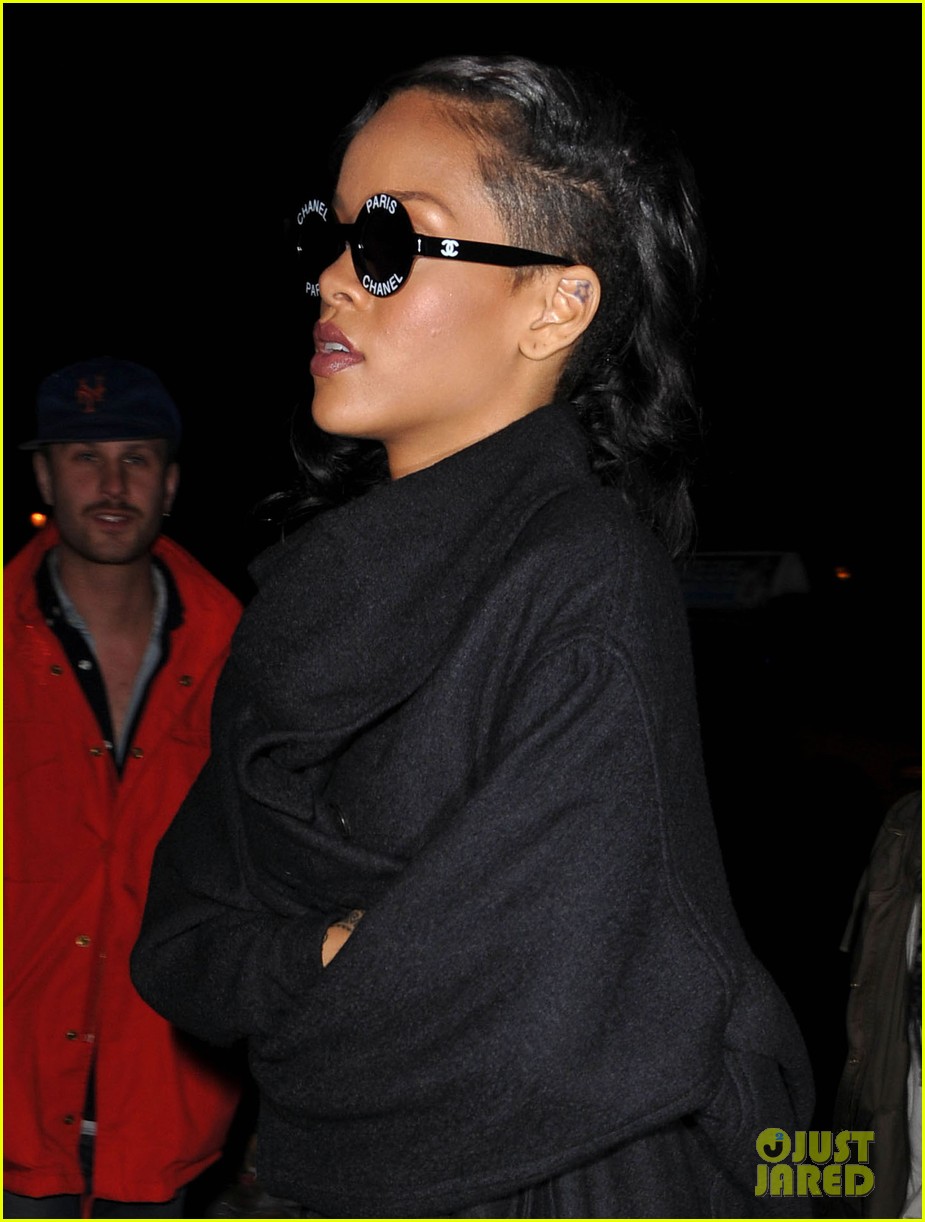 Rihanna & Anne Hathaway: 'Saturday Night Live' Promo!: Photo 2754086 ...