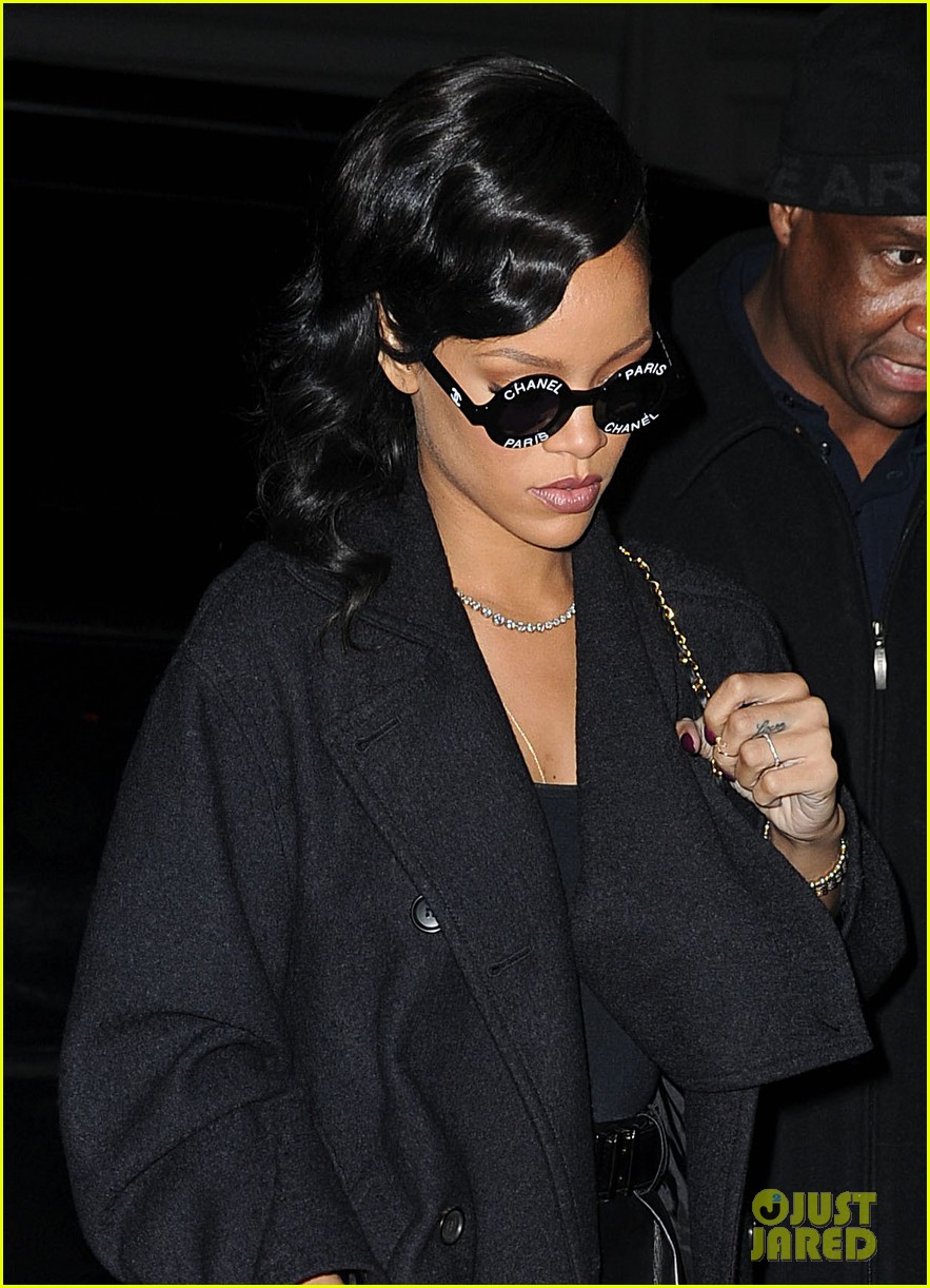 Rihanna & Anne Hathaway: 'Saturday Night Live' Promo!: Photo 2754088 ...