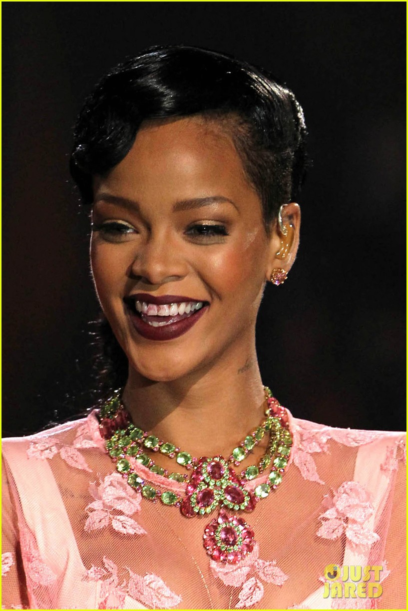 Rihanna: Victoria's Secret Fashion Show 2012 Performance!: Photo ...
