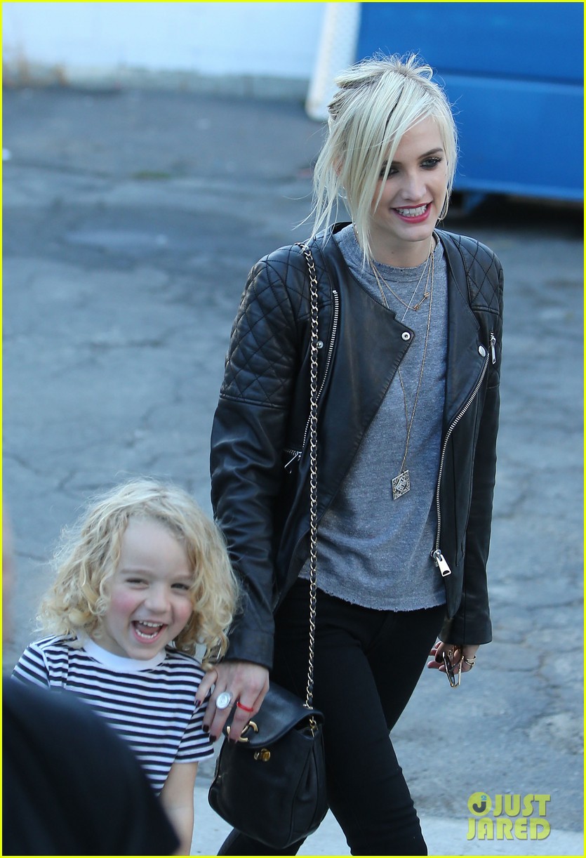 Ashlee Simpson's 'Bat For A Heart' - Listen Now!: Photo 2761993 ...