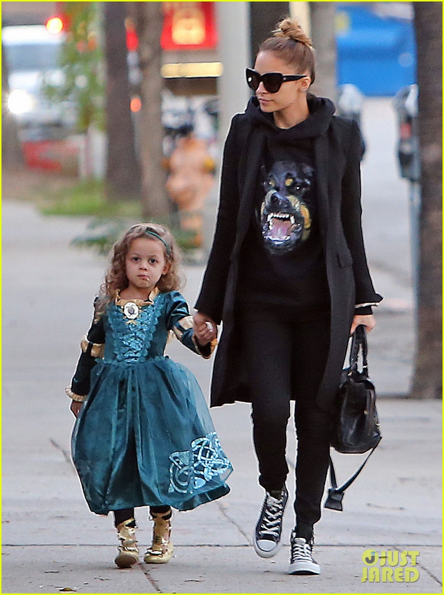 Ashlee Simpson's 'Bat For A Heart' - Listen Now!: Photo 2762005 ...