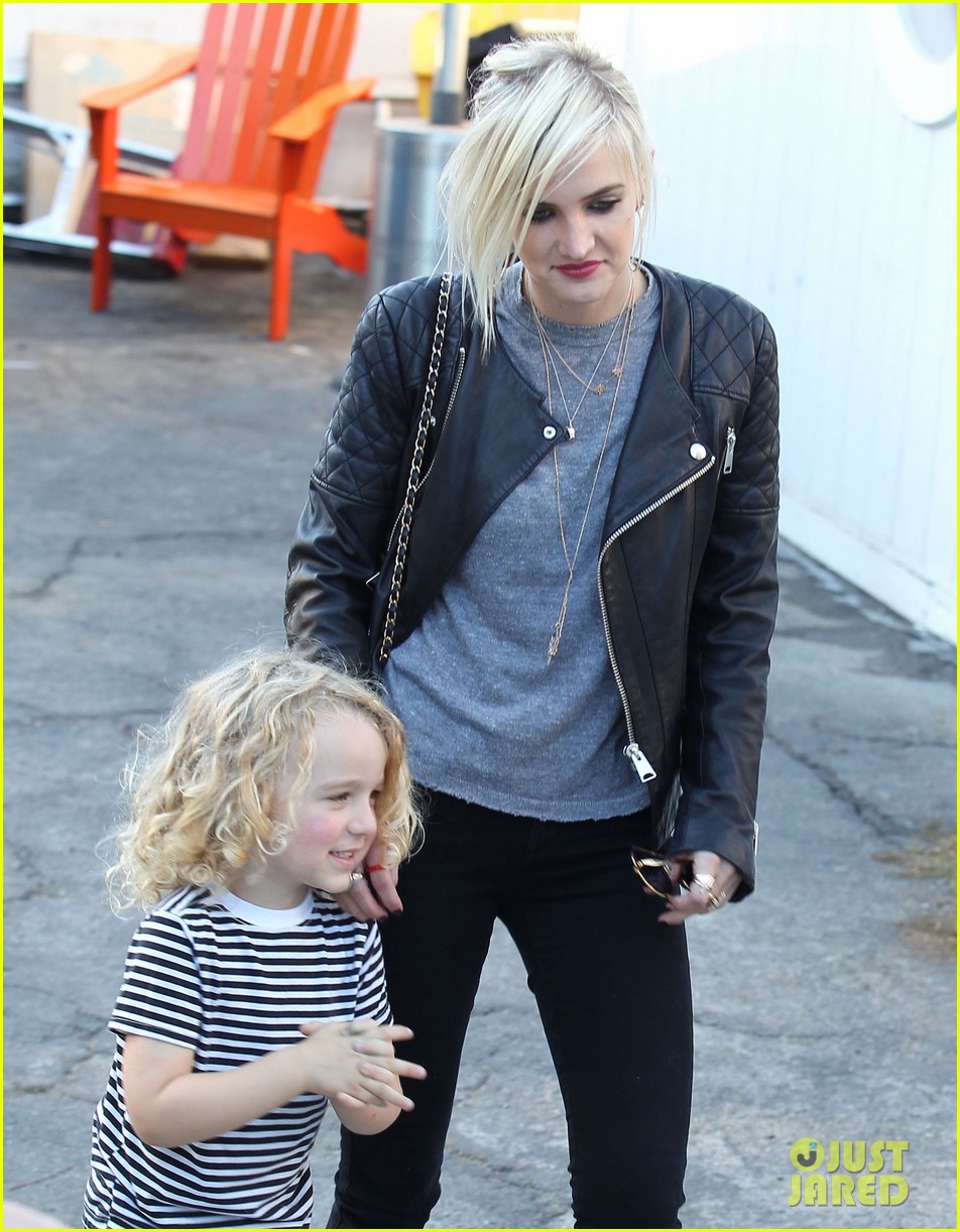 Ashlee Simpson's 'Bat For A Heart' - Listen Now!: Photo 2762019 ...