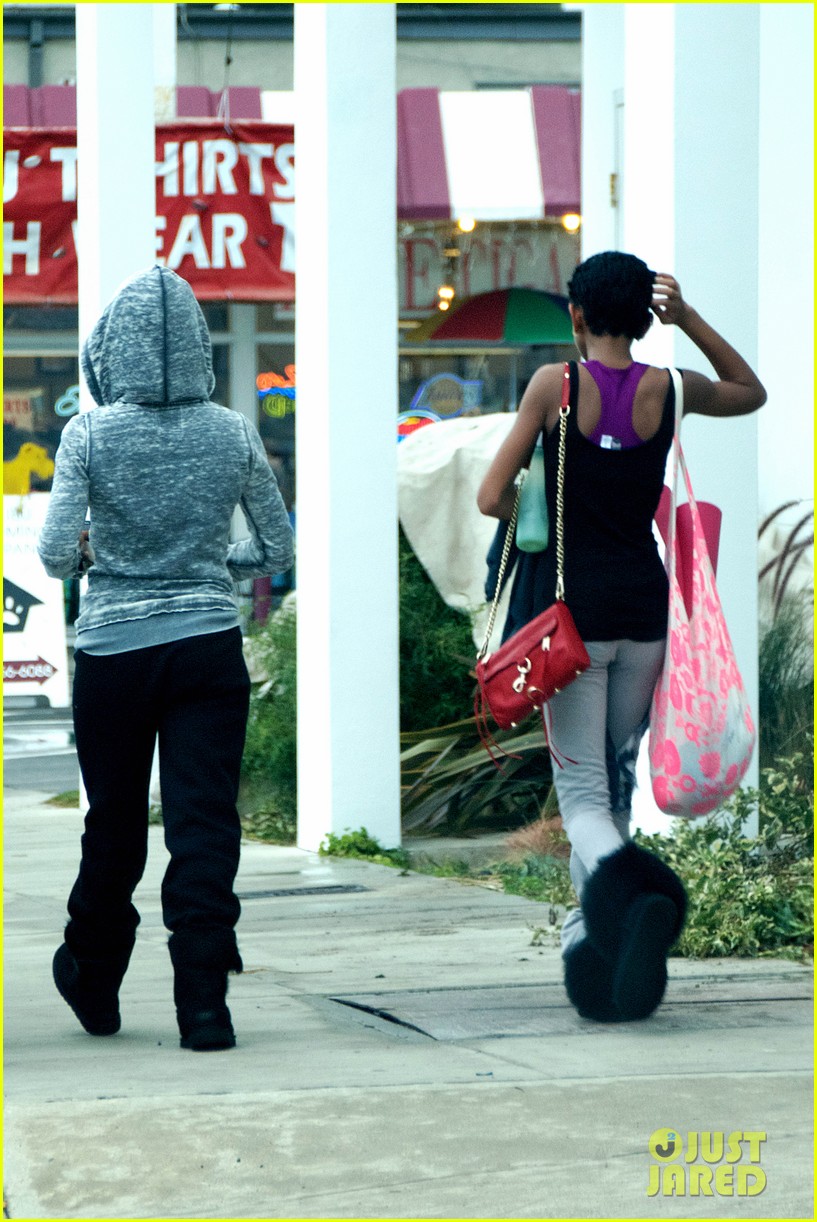 Photo: willow smith yoga class cutie 14 | Photo 2753955 | Just Jared ...