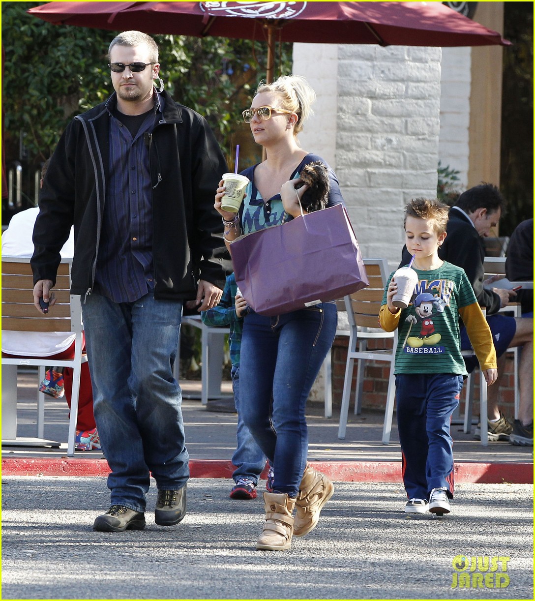 Britney Spears: Coffee Bean Stop with the Boys!: Photo 2760643 ...