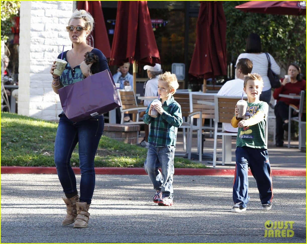 Britney Spears: Coffee Bean Stop with the Boys!: Photo 2760645 ...