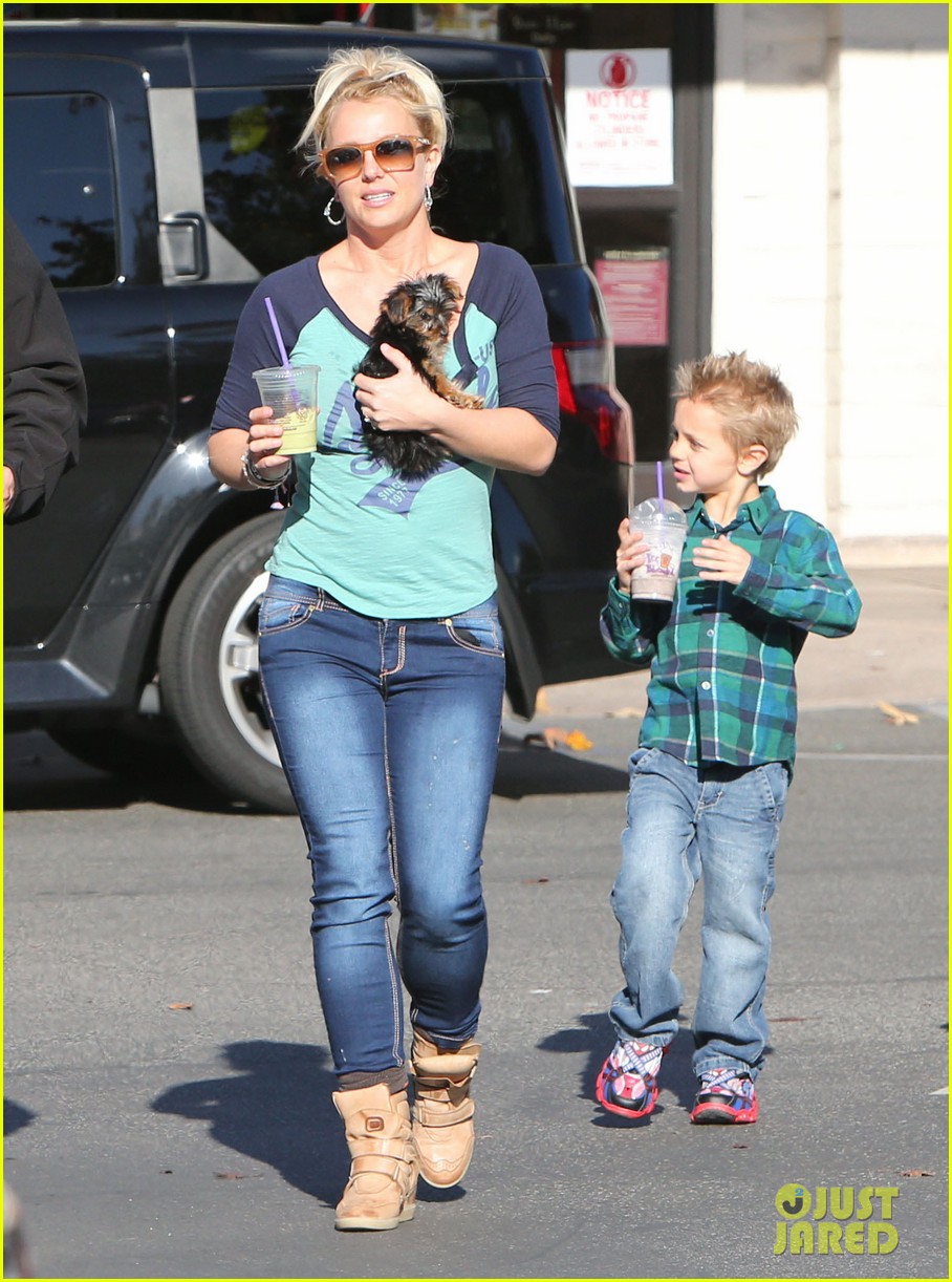 Britney Spears: Coffee Bean Stop with the Boys!: Photo 2760662 ...