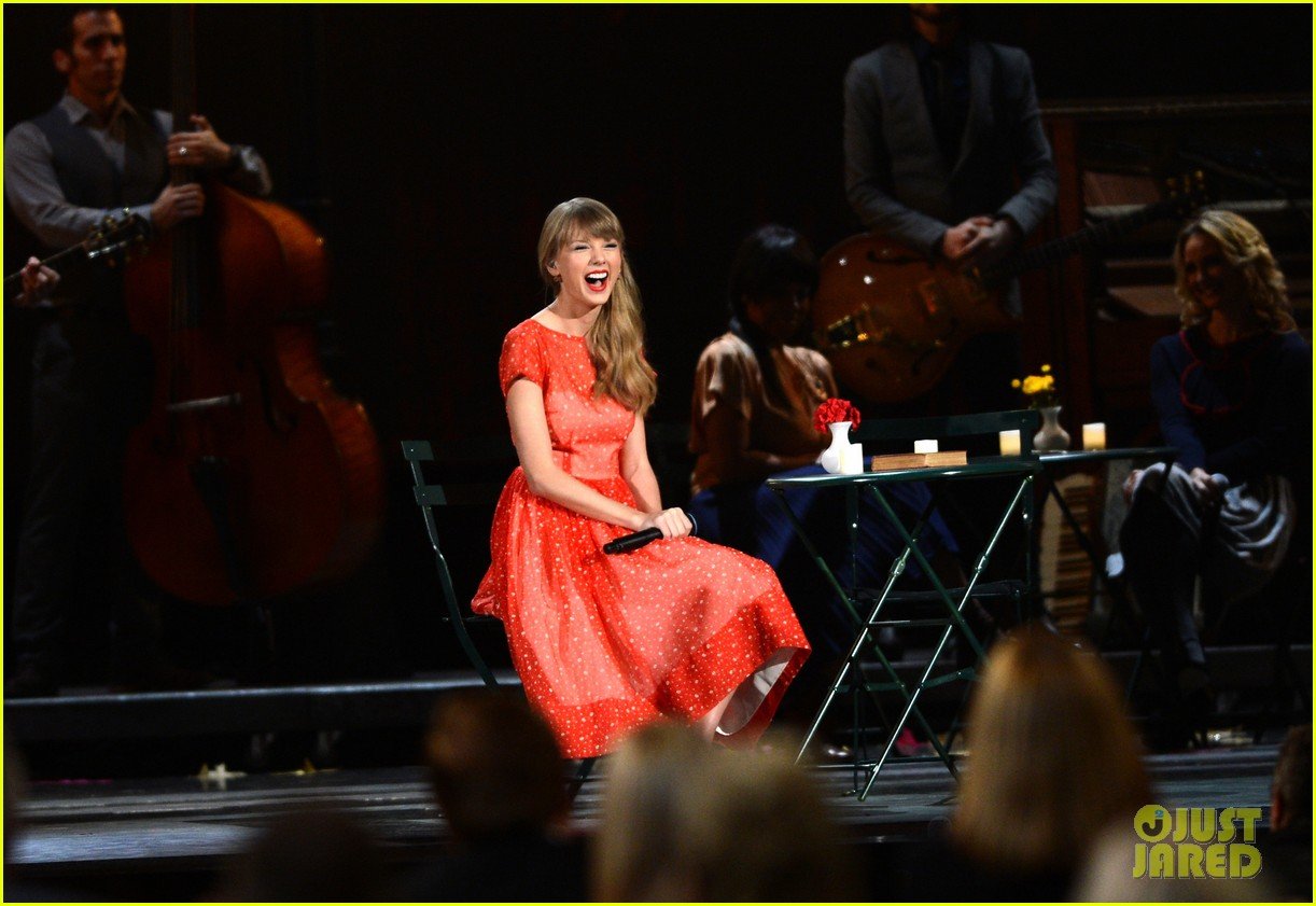Taylor Swift: 'Begin Again' Live Performance at CMAs - WATCH NOW: Photo ...