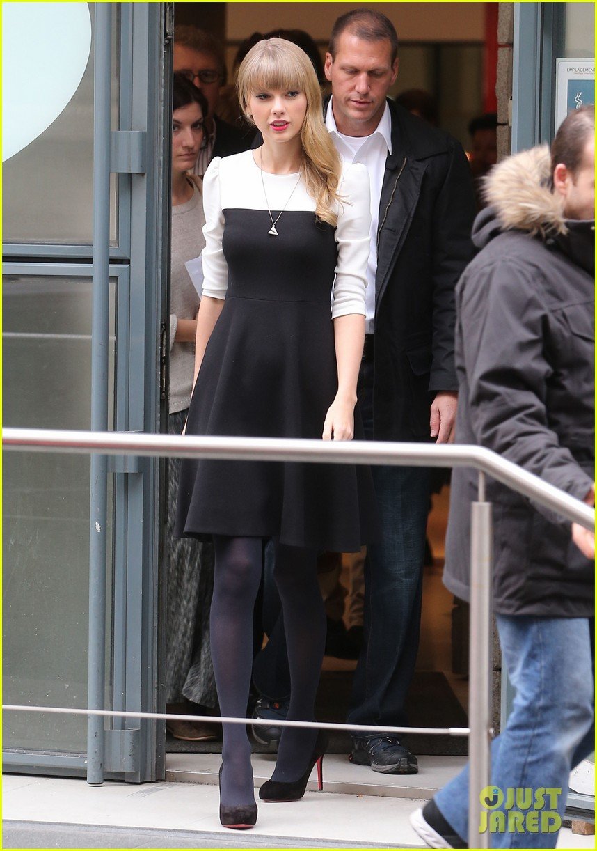 Taylor Swift: NRJ Radio Studios Promo Stop: Photo 2753569 | Taylor ...