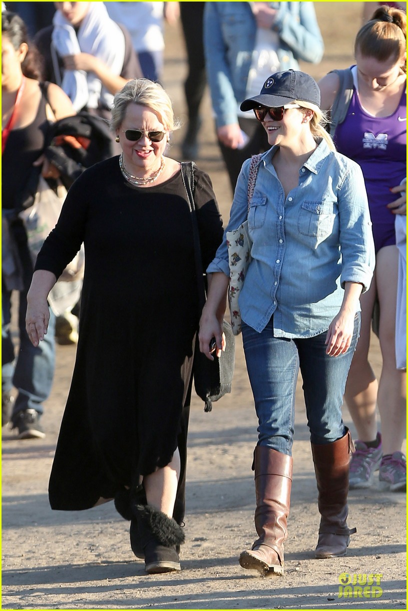 Reese Witherspoon: Ava's Track Event with Mother Betty!: Photo 2750137 ...