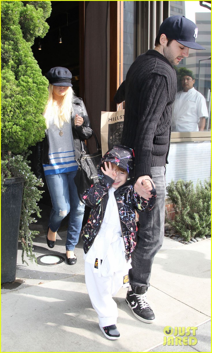 Christina Aguilera: Houston's Lunch with Karate Boy Max!: Photo 2772044 ...