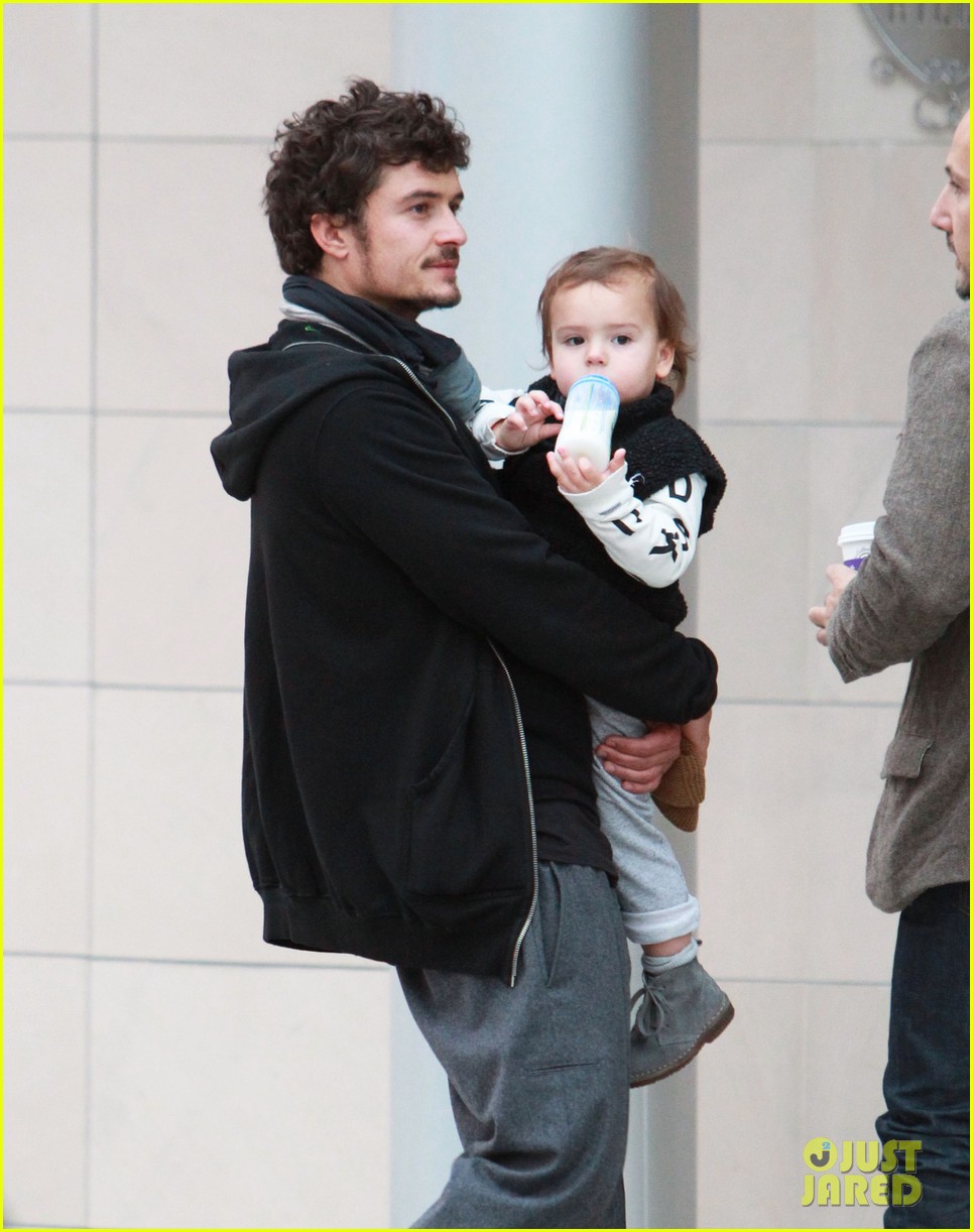 Orlando Bloom: Christmas Shopping with Flynn!: Photo 2779824 ...