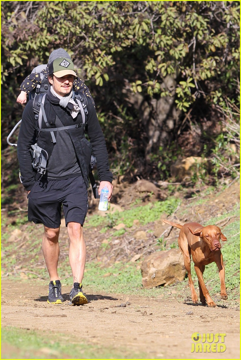 Orlando Bloom: Runyon Canyon Hike with Flynn: Photo 2782388 | Celebrity ...