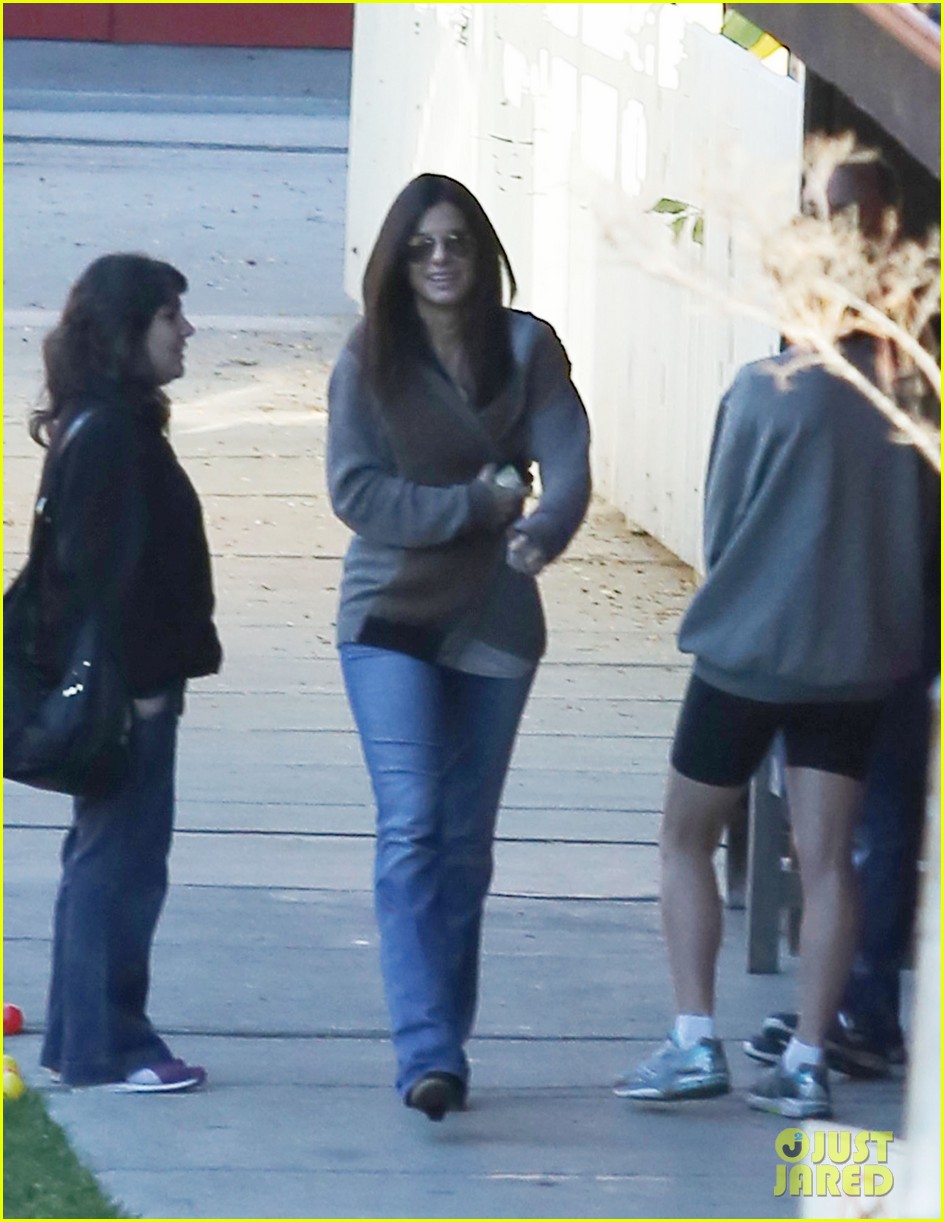 Sandra Bullock: Smiley School Drop Off!: Photo 2773397 | Sandra Bullock ...