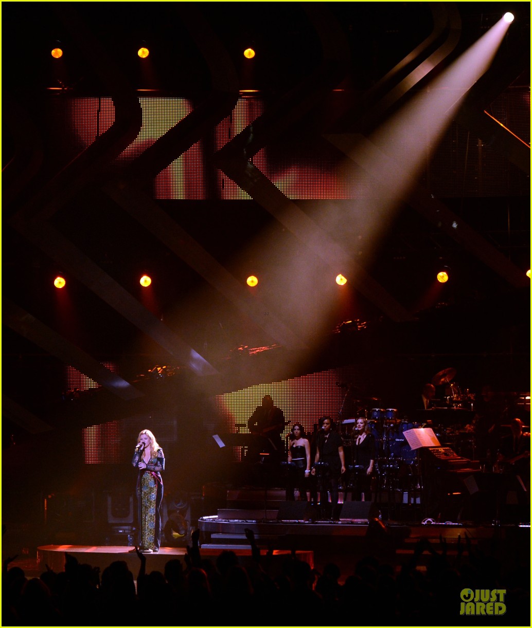 Newly Engaged Kelly Clarkson: VH1 Divas Performance - Watch Now!: Photo ...