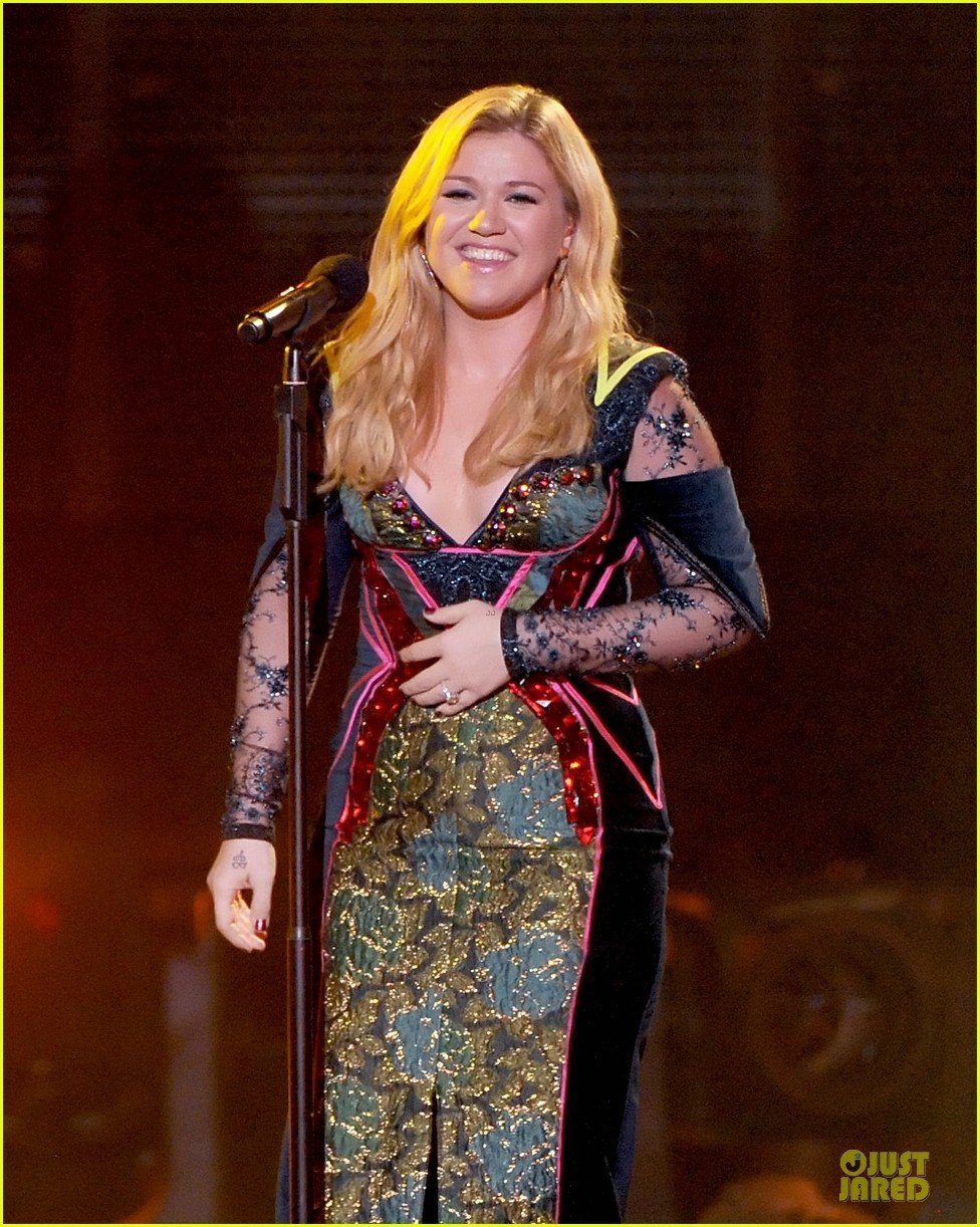 Kelly Clarkson Engagement Photo