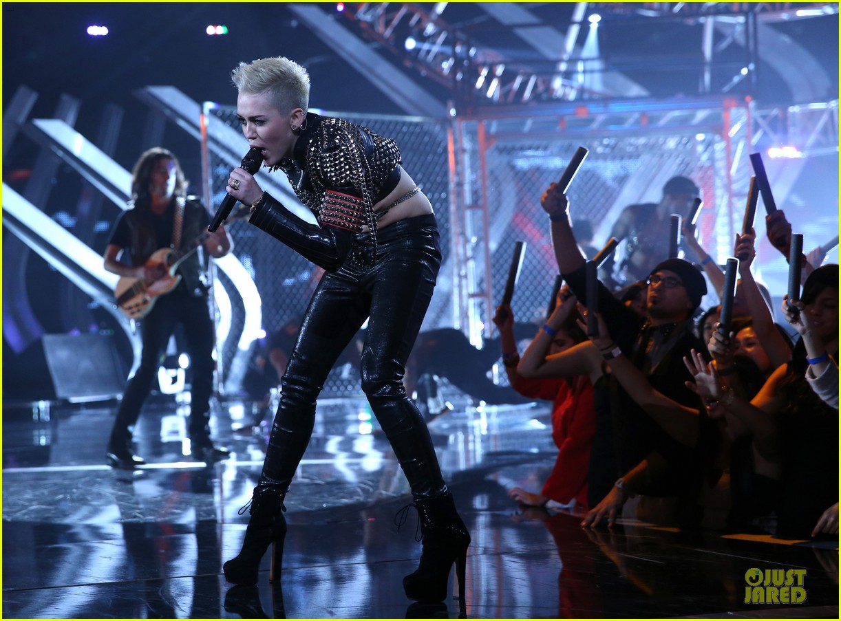 Miley Cyrus: VH1 Divas Performance - Watch Now!: Photo 2777088 | Miley ...