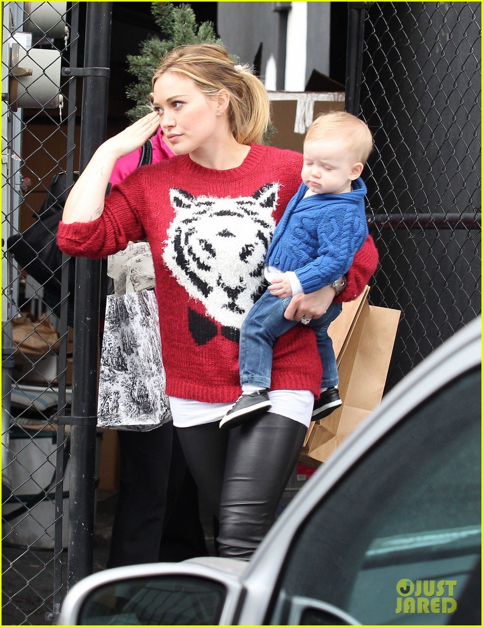 Hilary Duff: Baby's First Class with Luca!: Photo 2775342 | Celebrity ...