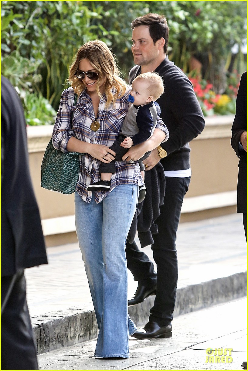 Hilary Duff & Luca: Matching Outfits for Lunch!: Photo 2772672 ...