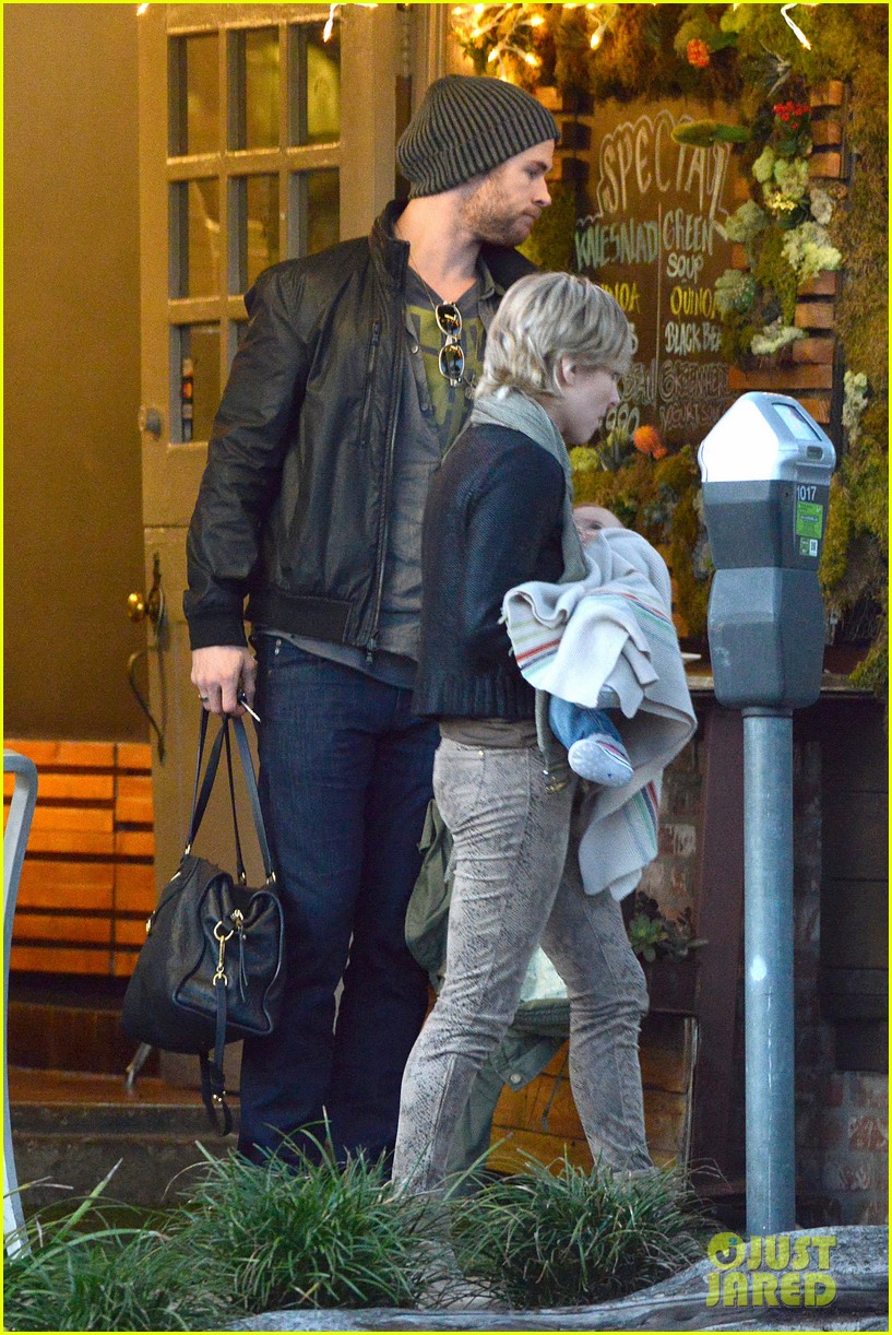 Chris Hemsworth & Elsa Pataky: Kreation Kafe with India!: Photo 2782277 ...
