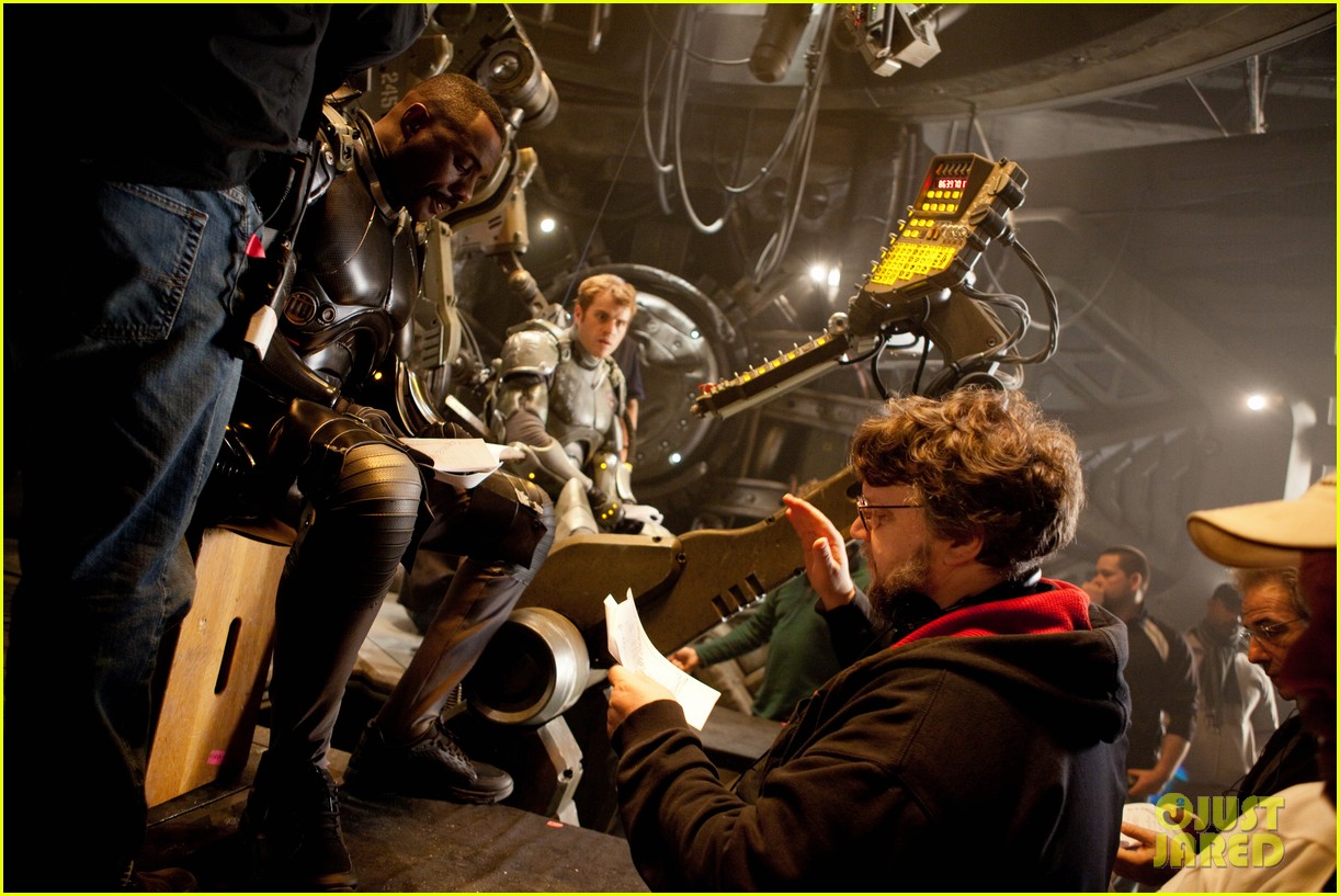Charlie Hunnam: 'Pacific Rim' Trailer - Watch Now!: Photo 2774706 ...
