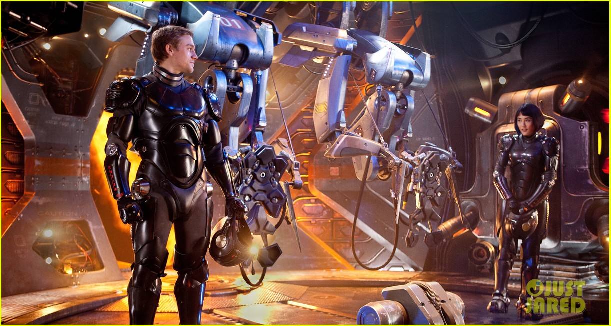 Charlie Hunnam: 'Pacific Rim' Trailer - Watch Now!: Photo 2774708 ...