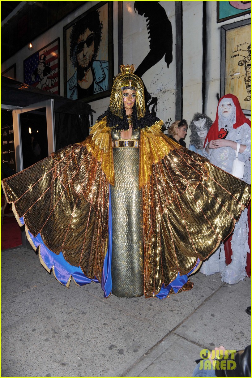 Heidi Klum: Bedazzled Cleopatra at Haunted Holiday Party!: Photo ...