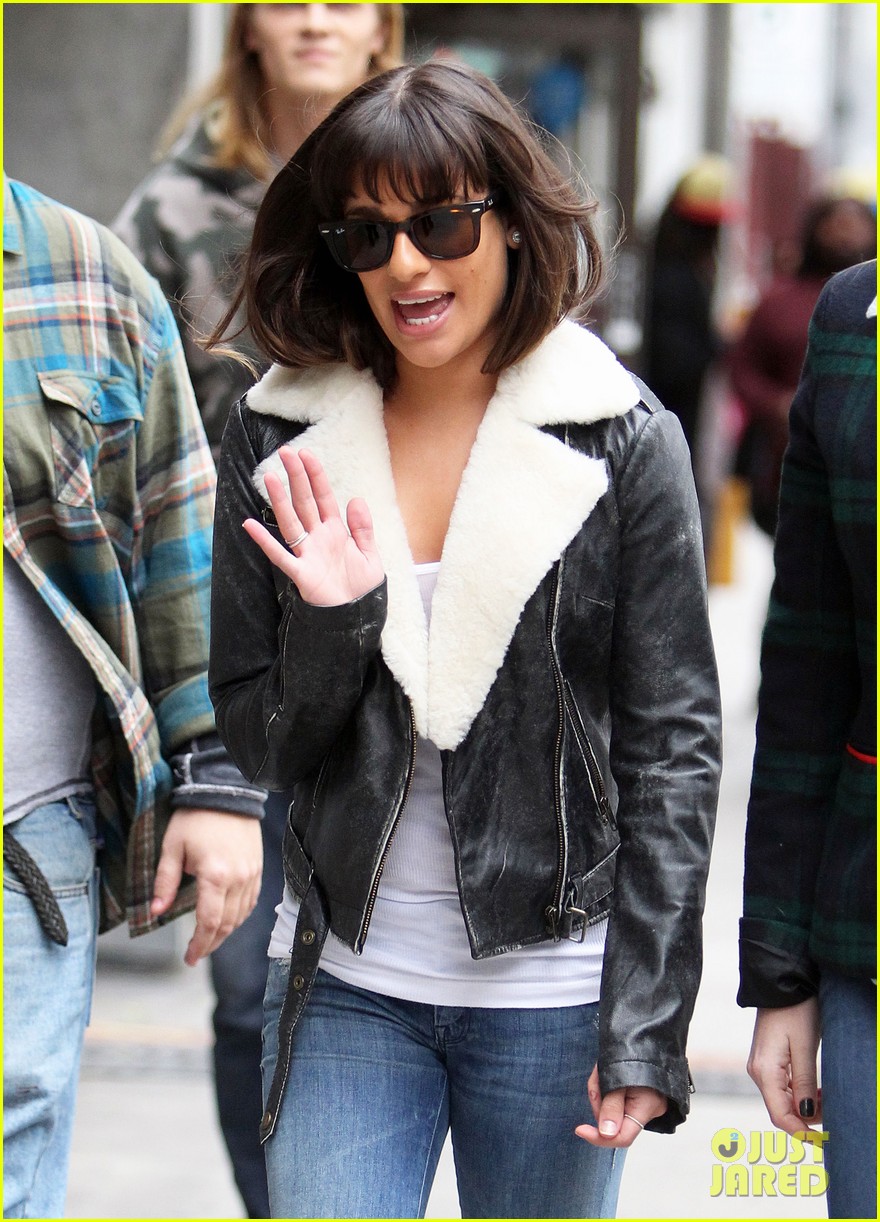 Lea Michele & Dianna Agron: 'Glee' Set Hugs!: Photo 2774844 | Dianna ...