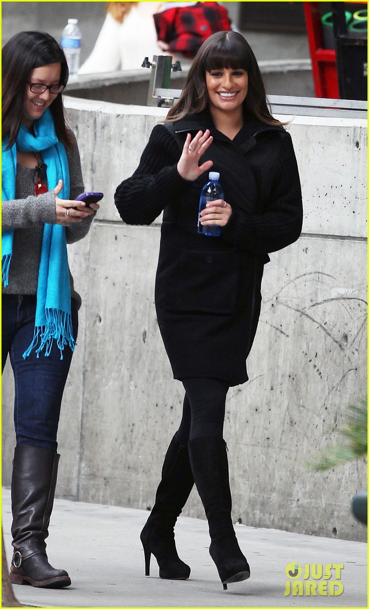 Lea Michele & Dianna Agron: 'Glee' Set Hugs!: Photo 2774848 | Dianna ...