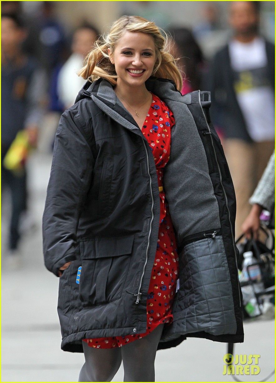 Lea Michele & Dianna Agron: 'Glee' Set Hugs!: Photo 2774853 | Dianna ...